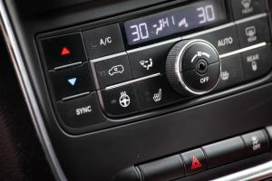 Pelēks Lancia Voyager 2012 Rīga, ar dzinēja tilpumu 2.80 L un nobraukumu 226 tūkst. km par 10490 €, foto 23 vietnē AUTOMOTO.COM.LV