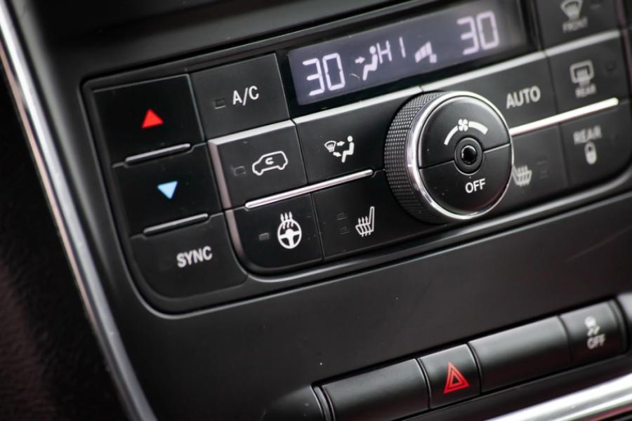 Pelēks Lancia Voyager 2012 Rīga, ar dzinēja tilpumu 2.80 L un nobraukumu 226 tūkst. km par 10490 €, foto 23 vietnē AUTOMOTO.COM.LV