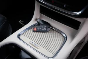 Pelēks Lancia Voyager 2012 Rīga, ar dzinēja tilpumu 2.80 L un nobraukumu 226 tūkst. km par 10490 €, foto 24 vietnē AUTOMOTO.COM.LV