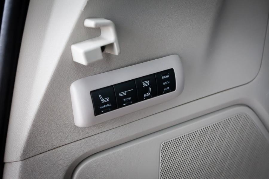 Pelēks Lancia Voyager 2012 Rīga, ar dzinēja tilpumu 2.80 L un nobraukumu 226 tūkst. km par 10490 €, foto 27 vietnē AUTOMOTO.COM.LV
