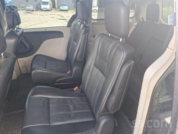 Pelēks Lancia Voyager 2012 Rīga, ar dzinēja tilpumu 2.80 L un nobraukumu 365 tūkst. km par 4150 €, foto 9 vietnē AUTOMOTO.COM.LV