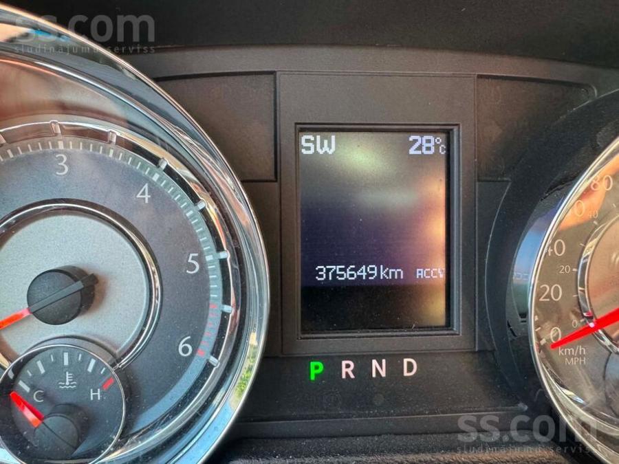 Pelēks Lancia Voyager 2012 Rīga, ar dzinēja tilpumu 2.80 L un nobraukumu 375 tūkst. km par 4500 €, foto 7 vietnē AUTOMOTO.COM.LV
