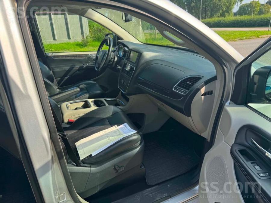 Pelēks Lancia Voyager 2012 Rīga, ar dzinēja tilpumu 2.80 L un nobraukumu 375 tūkst. km par 4500 €, foto 13 vietnē AUTOMOTO.COM.LV