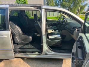 Pelēks Lancia Voyager 2012 Rīga, ar dzinēja tilpumu 2.80 L un nobraukumu 375 tūkst. km par 4500 €, foto 14 vietnē AUTOMOTO.COM.LV