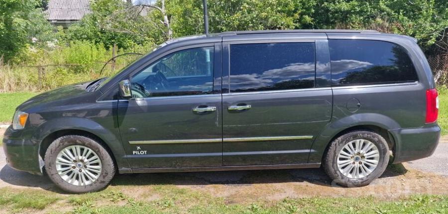 Pelēks Lancia Voyager 2012 Rīga, ar dzinēja tilpumu 2.80 L un nobraukumu 222 tūkst. km par 6500 €, foto 4 vietnē AUTOMOTO.COM.LV