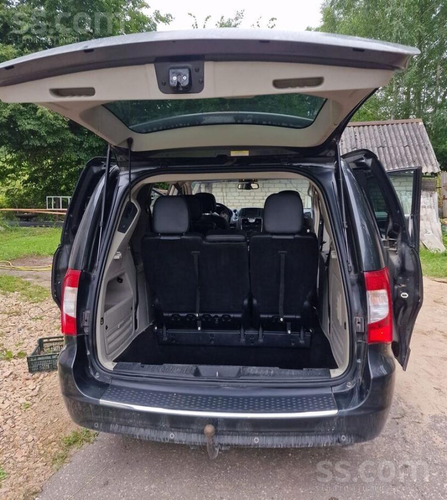 Pelēks Lancia Voyager 2012 Rīga, ar dzinēja tilpumu 2.80 L un nobraukumu 222 tūkst. km par 6500 €, foto 5 vietnē AUTOMOTO.COM.LV