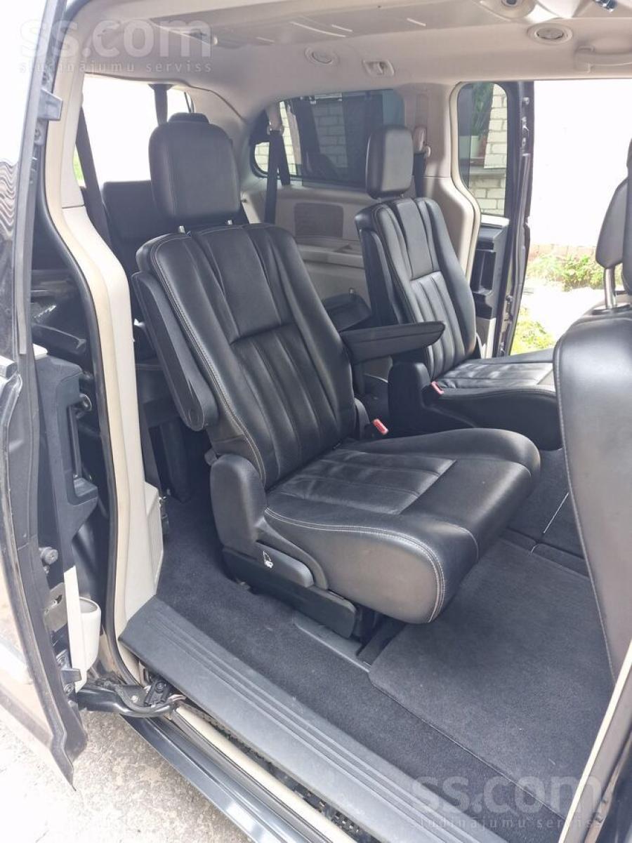 Pelēks Lancia Voyager 2012 Rīga, ar dzinēja tilpumu 2.80 L un nobraukumu 222 tūkst. km par 6500 €, foto 7 vietnē AUTOMOTO.COM.LV