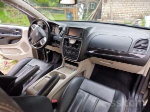 Pelēks Lancia Voyager 2012 Rīga, ar dzinēja tilpumu 2.80 L un nobraukumu 222 tūkst. km par 6500 €, foto 9 vietnē AUTOMOTO.COM.LV