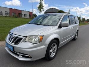 Pelēks Lancia Voyager 2012 Jelgava, ar dzinēja tilpumu 2.80 L un nobraukumu 228 tūkst. km par 7700 €, foto  vietnē AUTOMOTO.COM.LV