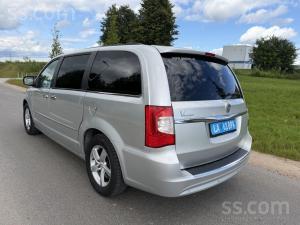 Pelēks Lancia Voyager 2012 Jelgava, ar dzinēja tilpumu 2.80 L un nobraukumu 228 tūkst. km par 7700 €, foto 5 vietnē AUTOMOTO.COM.LV