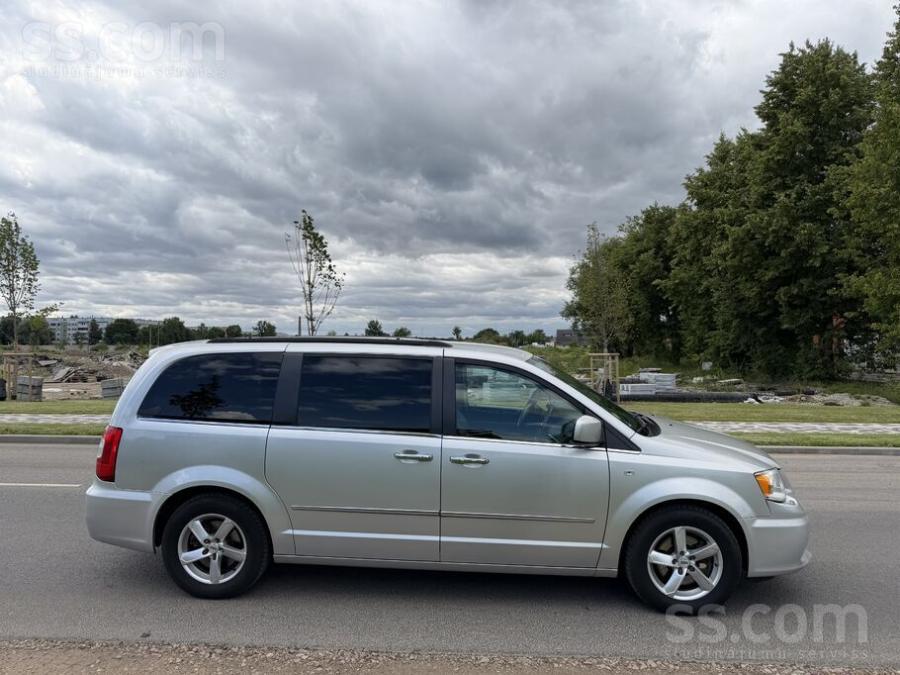 Pelēks Lancia Voyager 2012 Jelgava, ar dzinēja tilpumu 2.80 L un nobraukumu 228 tūkst. km par 7700 €, foto 6 vietnē AUTOMOTO.COM.LV