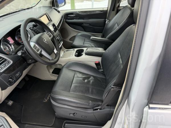Grey Lancia Voyager 2012 in Jelgava, with an engine capacity of 2.80 L and mileage of 228 thousand km for 7700 €, photo 7 on AUTOMOTO.COM.LV