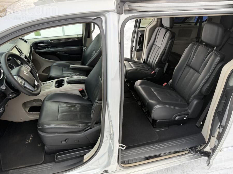 Pelēks Lancia Voyager 2012 Jelgava, ar dzinēja tilpumu 2.80 L un nobraukumu 228 tūkst. km par 7700 €, foto 12 vietnē AUTOMOTO.COM.LV