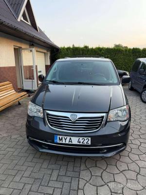 Pelēks Lancia Voyager 2012 Mažeikiai, ar dzinēja tilpumu 2.80 L un nobraukumu 238 tūkst. km par 10500 €, foto  vietnē AUTOMOTO.COM.LV