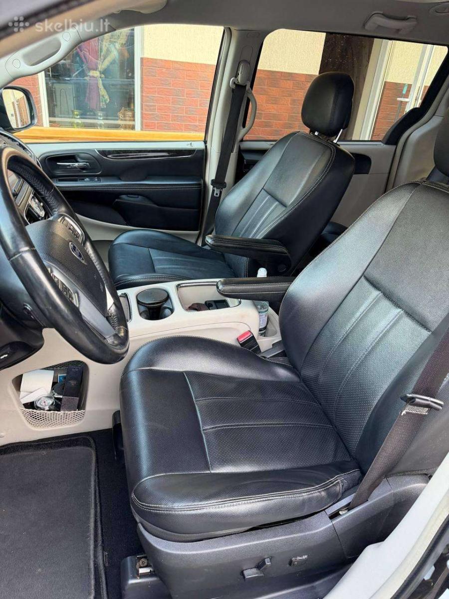 Pelēks Lancia Voyager 2012 Mažeikiai, ar dzinēja tilpumu 2.80 L un nobraukumu 238 tūkst. km par 10500 €, foto 4 vietnē AUTOMOTO.COM.LV