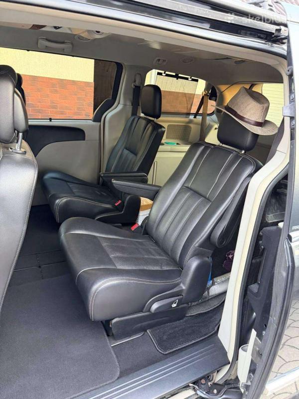 Pelēks Lancia Voyager 2012 Mažeikiai, ar dzinēja tilpumu 2.80 L un nobraukumu 238 tūkst. km par 10500 €, foto 4 vietnē AUTOMOTO.COM.LV