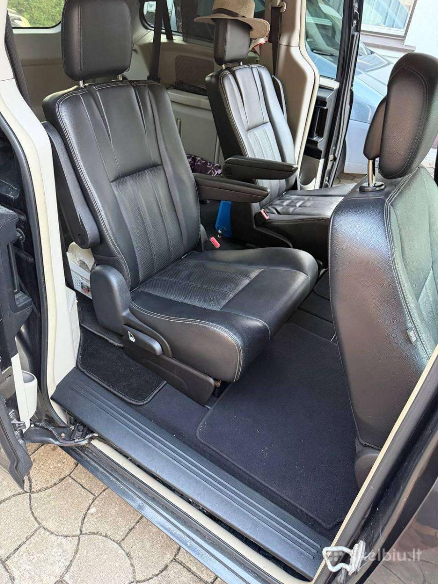 Pelēks Lancia Voyager 2012 Mažeikiai, ar dzinēja tilpumu 2.80 L un nobraukumu 238 tūkst. km par 10500 €, foto 10 vietnē AUTOMOTO.COM.LV