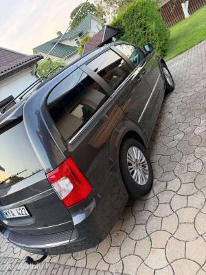 Pelēks Lancia Voyager 2012 Mažeikiai, ar dzinēja tilpumu 2.80 L un nobraukumu 238 tūkst. km par 10500 €, foto 12 vietnē AUTOMOTO.COM.LV
