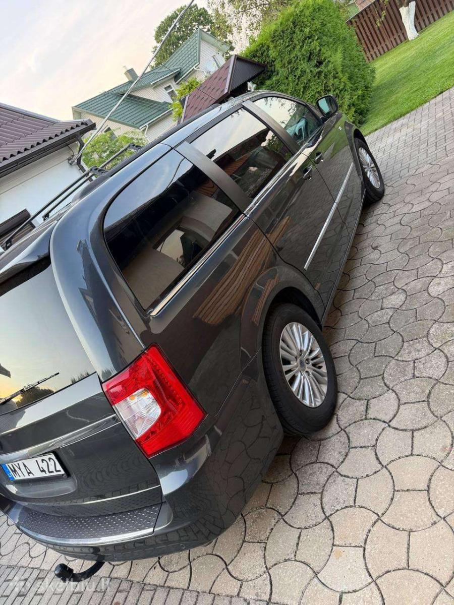 Pelēks Lancia Voyager 2012 Mažeikiai, ar dzinēja tilpumu 2.80 L un nobraukumu 238 tūkst. km par 10500 €, foto 12 vietnē AUTOMOTO.COM.LV