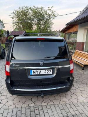 Pelēks Lancia Voyager 2012 Mažeikiai, ar dzinēja tilpumu 2.80 L un nobraukumu 238 tūkst. km par 10500 €, foto 14 vietnē AUTOMOTO.COM.LV