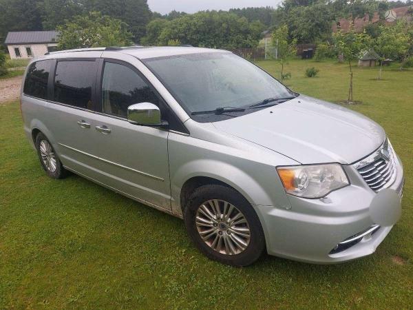 Grey Lancia Voyager 2012 in Vilnius, with an engine capacity of 2.80 L and mileage of 165 thousand km for 5550 €, photo 2 on AUTOMOTO.COM.LV
