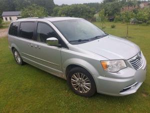 Grey Lancia Voyager 2012 in Vilnius, with an engine capacity of 2.80 L and mileage of 165 thousand km for 5550 €, photo 3 on AUTOMOTO.COM.LV