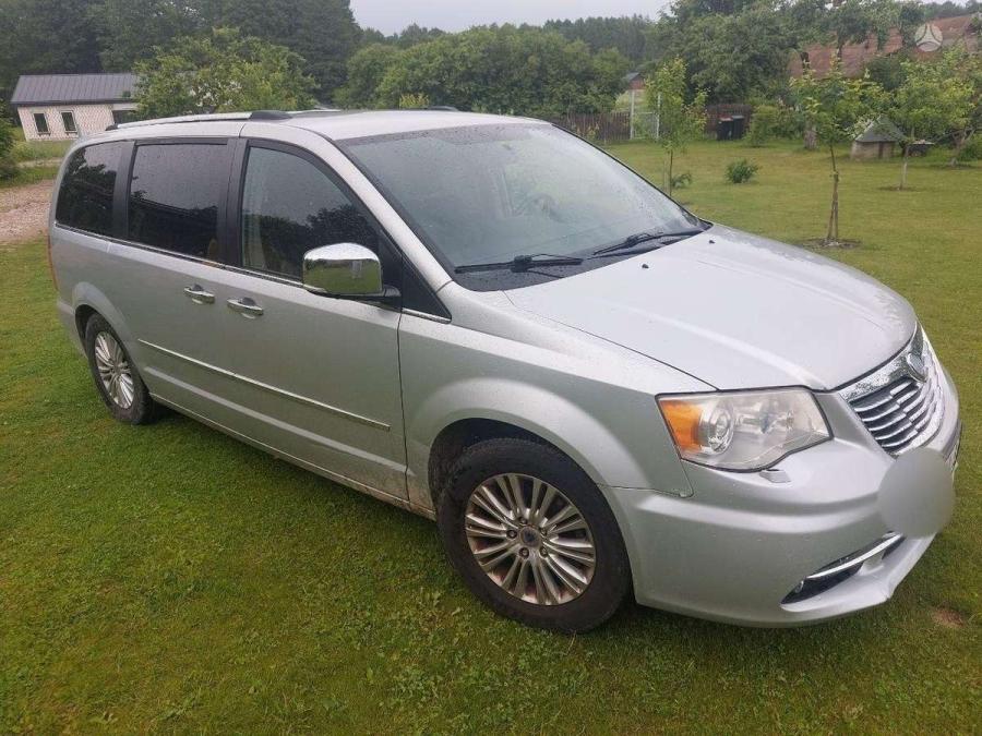 Grey Lancia Voyager 2012 in Vilnius, with an engine capacity of 2.80 L and mileage of 165 thousand km for 5550 €, photo 3 on AUTOMOTO.COM.LV