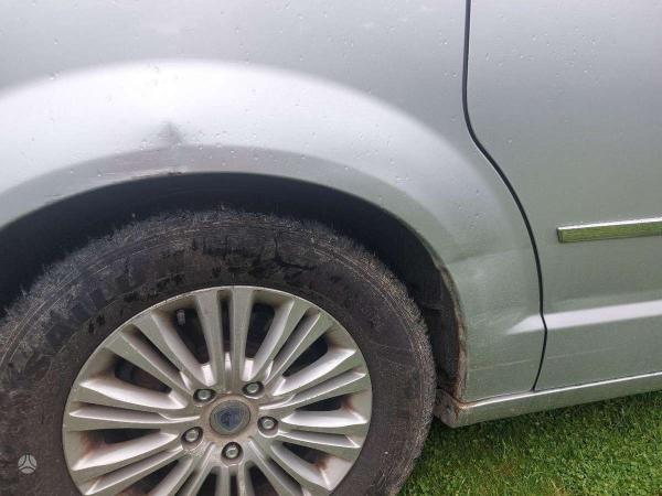 Grey Lancia Voyager 2012 in Vilnius, with an engine capacity of 2.80 L and mileage of 165 thousand km for 5550 €, photo 5 on AUTOMOTO.COM.LV