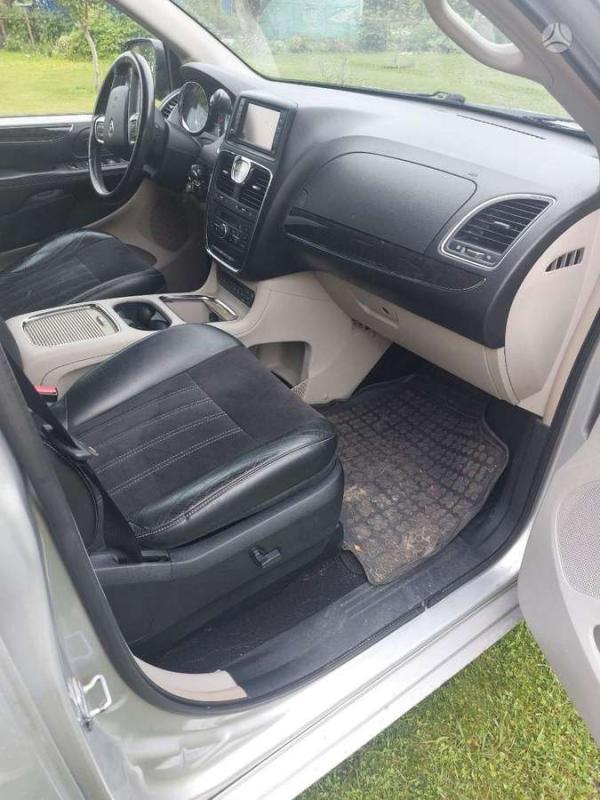 Grey Lancia Voyager 2012 in Vilnius, with an engine capacity of 2.80 L and mileage of 165 thousand km for 5550 €, photo 7 on AUTOMOTO.COM.LV