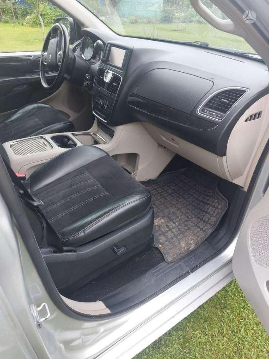 Grey Lancia Voyager 2012 in Vilnius, with an engine capacity of 2.80 L and mileage of 165 thousand km for 5550 €, photo 8 on AUTOMOTO.COM.LV