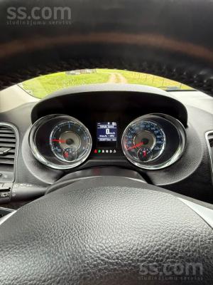 Grey Lancia Voyager 2012 in Cesis, with an engine capacity of 2.80 L and mileage of 253 thousand km for 9250 €, photo 3 on AUTOMOTO.COM.LV