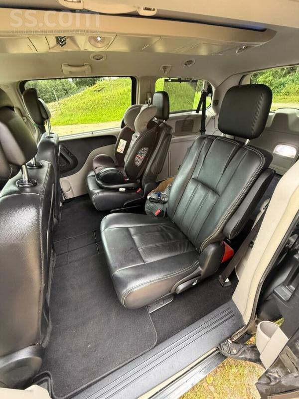 Серый Лянча Voyager 2012 в Цесис, объемом двигателя 2.80 л и пробегом 253 тыс. км за 7500 €, фото 4 на AUTOMOTO.COM.LV