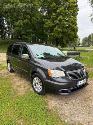 Grey Lancia Voyager 2012 in Cesis, with an engine capacity of 2.80 L and mileage of 253 thousand km for 9250 €, photo 9 on AUTOMOTO.COM.LV