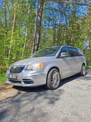 Grey Lancia Voyager 2012 in Riga, with an engine capacity of 2.80 L and mileage of 283 thousand km for 4150 €, photo 8 on AUTOMOTO.COM.LV