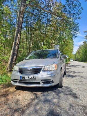Grey Lancia Voyager 2012 in Riga, with an engine capacity of 2.80 L and mileage of 283 thousand km for 4150 €, photo 9 on AUTOMOTO.COM.LV