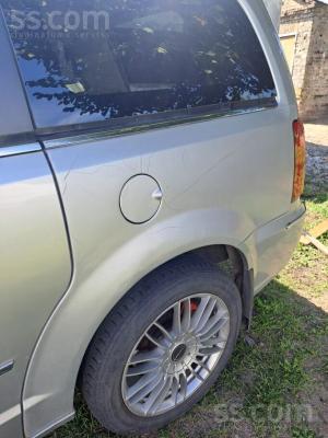 Grey Lancia Voyager 2012 in Riga, with an engine capacity of 2.80 L and mileage of 283 thousand km for 4150 €, photo 10 on AUTOMOTO.COM.LV