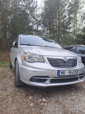 Grey Lancia Voyager 2012 in Riga, with an engine capacity of 2.80 L and mileage of 283 thousand km for 4150 €, photo 11 on AUTOMOTO.COM.LV