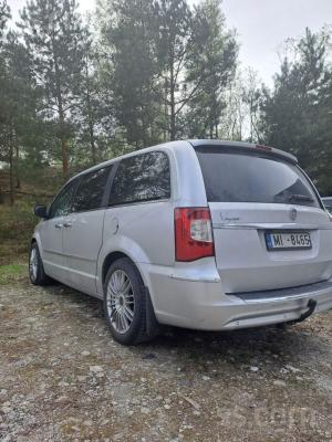 Grey Lancia Voyager 2012 in Riga, with an engine capacity of 2.80 L and mileage of 283 thousand km for 4150 €, photo 13 on AUTOMOTO.COM.LV