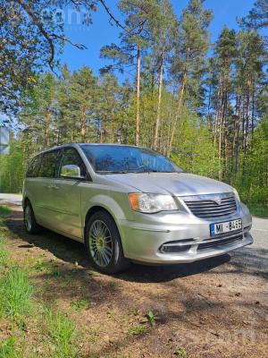 Grey Lancia Voyager 2012 in Riga, with an engine capacity of 2.80 L and mileage of 283 thousand km for 4150 €, photo 14 on AUTOMOTO.COM.LV