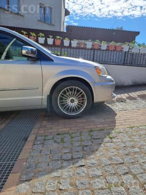 Grey Lancia Voyager 2012 in Riga, with an engine capacity of 2.80 L and mileage of 283 thousand km for 4150 €, photo 15 on AUTOMOTO.COM.LV