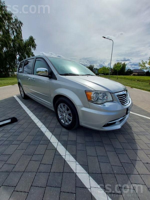 Pelēks Lancia Voyager 2012 Rīga, ar dzinēja tilpumu 2.80 L un nobraukumu 322 tūkst. km par 7200 €, foto 1 vietnē AUTOMOTO.COM.LV