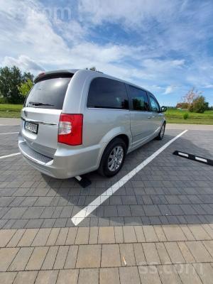 Grey Lancia Voyager 2012 in Riga, with an engine capacity of 2.80 L and mileage of 322 thousand km for 7200 €, photo 3 on AUTOMOTO.COM.LV