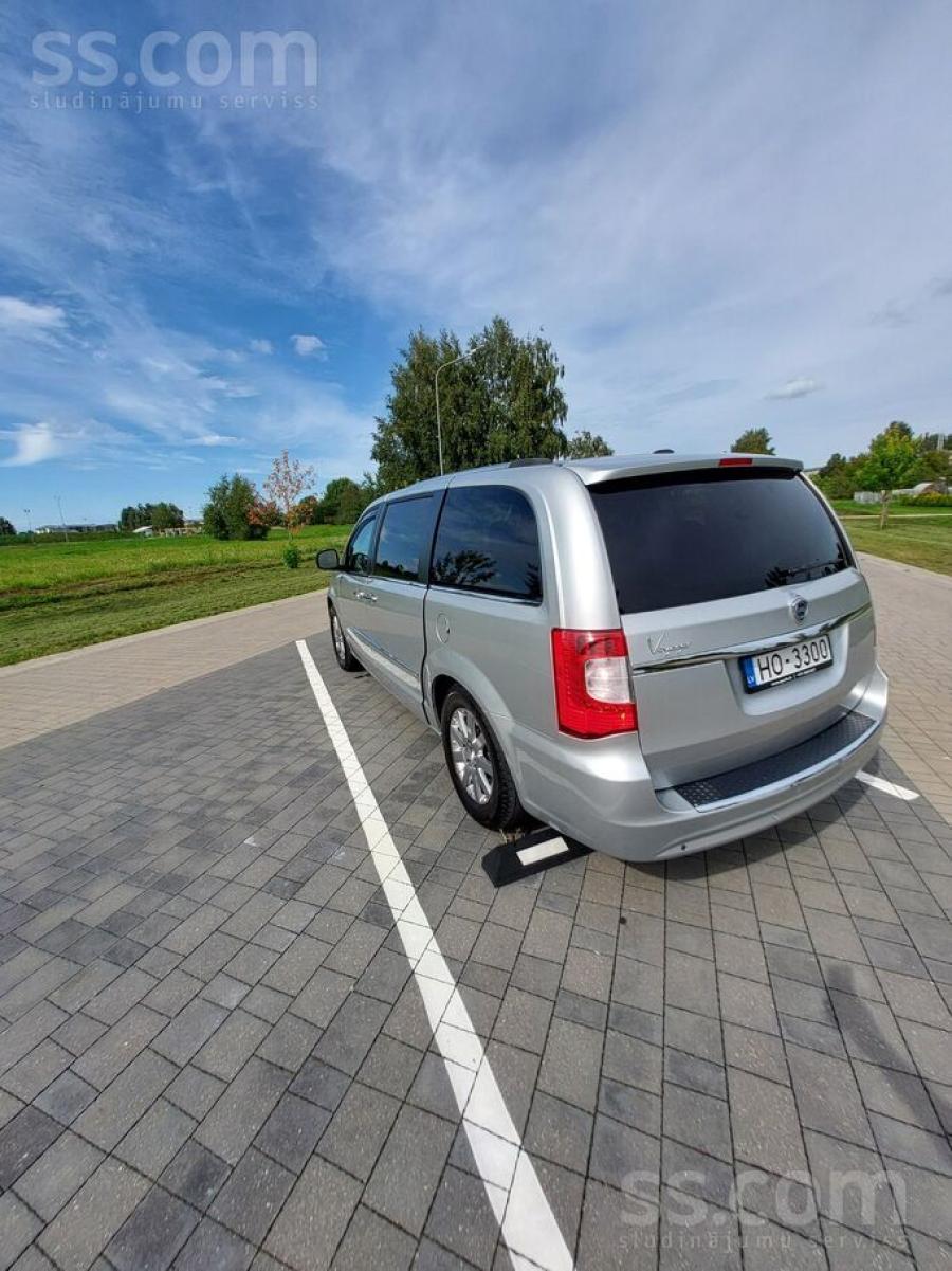 Grey Lancia Voyager 2012 in Riga, with an engine capacity of 2.80 L and mileage of 322 thousand km for 7200 €, photo 4 on AUTOMOTO.COM.LV