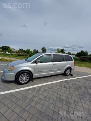 Grey Lancia Voyager 2012 in Riga, with an engine capacity of 2.80 L and mileage of 322 thousand km for 7200 €, photo 5 on AUTOMOTO.COM.LV