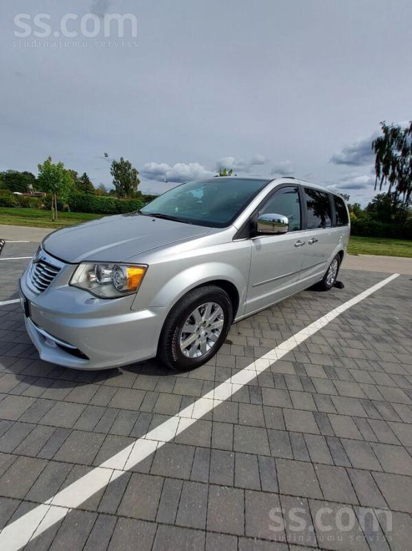 Pelēks Lancia Voyager 2012 Rīga, ar dzinēja tilpumu 2.80 L un nobraukumu 322 tūkst. km par 7200 €, foto 5 vietnē AUTOMOTO.COM.LV