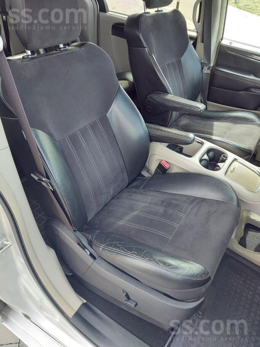 Grey Lancia Voyager 2012 in Riga, with an engine capacity of 2.80 L and mileage of 322 thousand km for 7200 €, photo 10 on AUTOMOTO.COM.LV