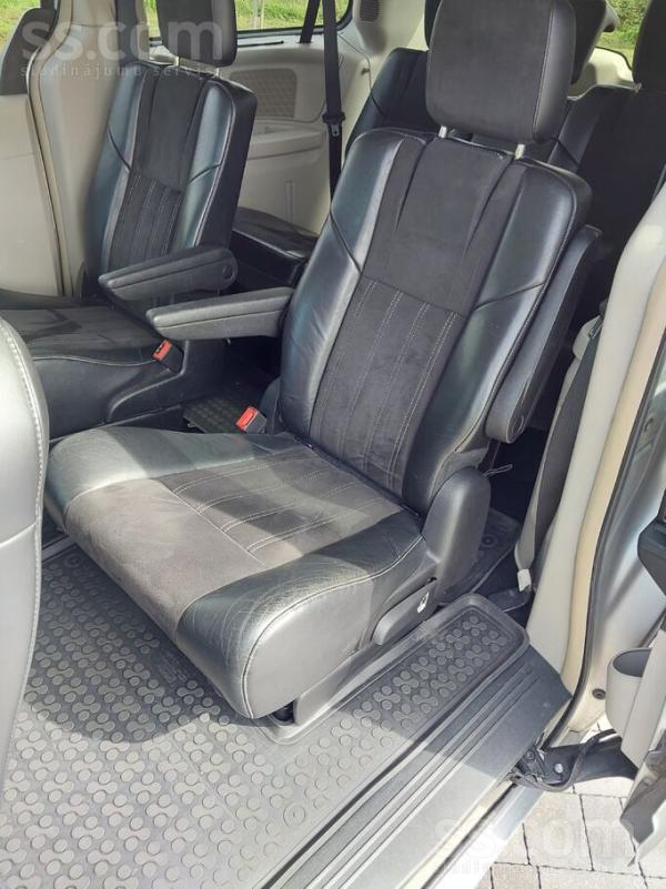 Pelēks Lancia Voyager 2012 Rīga, ar dzinēja tilpumu 2.80 L un nobraukumu 322 tūkst. km par 7200 €, foto 10 vietnē AUTOMOTO.COM.LV