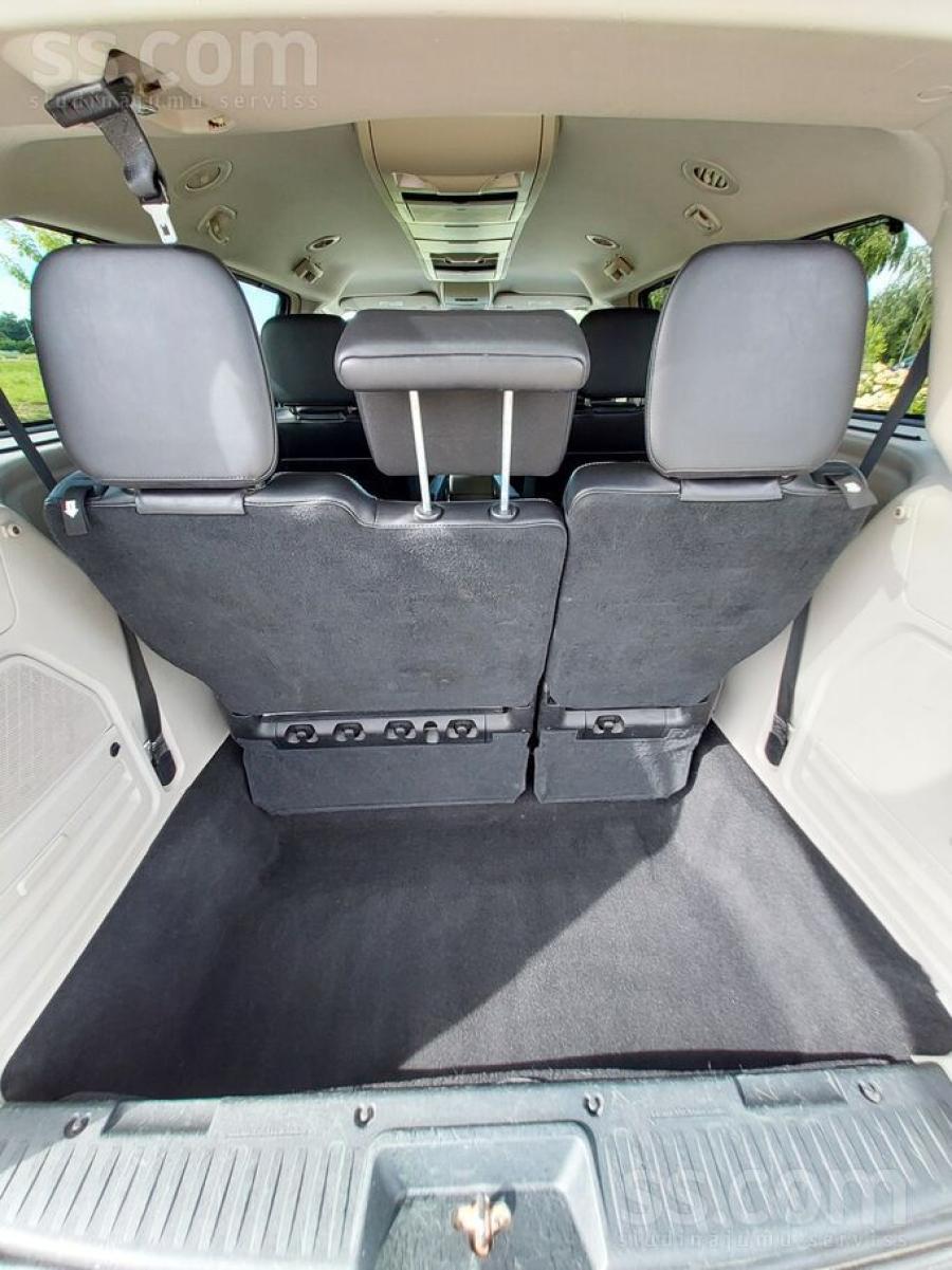 Grey Lancia Voyager 2012 in Riga, with an engine capacity of 2.80 L and mileage of 322 thousand km for 7200 €, photo 14 on AUTOMOTO.COM.LV