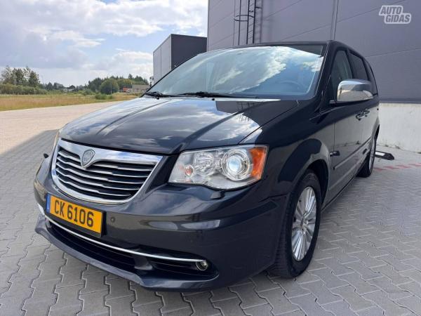 Grey Lancia Voyager 2012 in Siauliai, with an engine capacity of 2.80 L and mileage of 240 thousand km for 3500 €, photo 1 on AUTOMOTO.COM.LV
