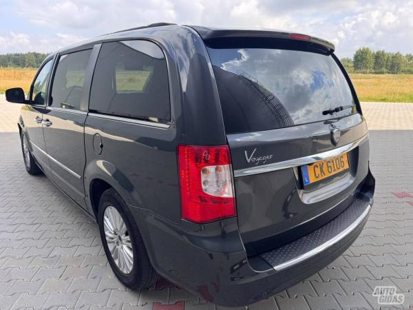 Grey Lancia Voyager 2012 in Siauliai, with an engine capacity of 2.80 L and mileage of 240 thousand km for 3500 €, photo 6 on AUTOMOTO.COM.LV